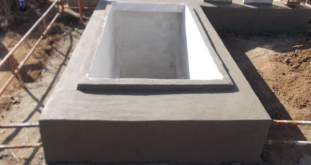 O familie din Crivești care a construit un cavou s-a trezit cu alţi doi ...