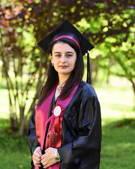 O elevă de la ”Miron Costin” a obținut media 10 la Bacalaureat, după ...