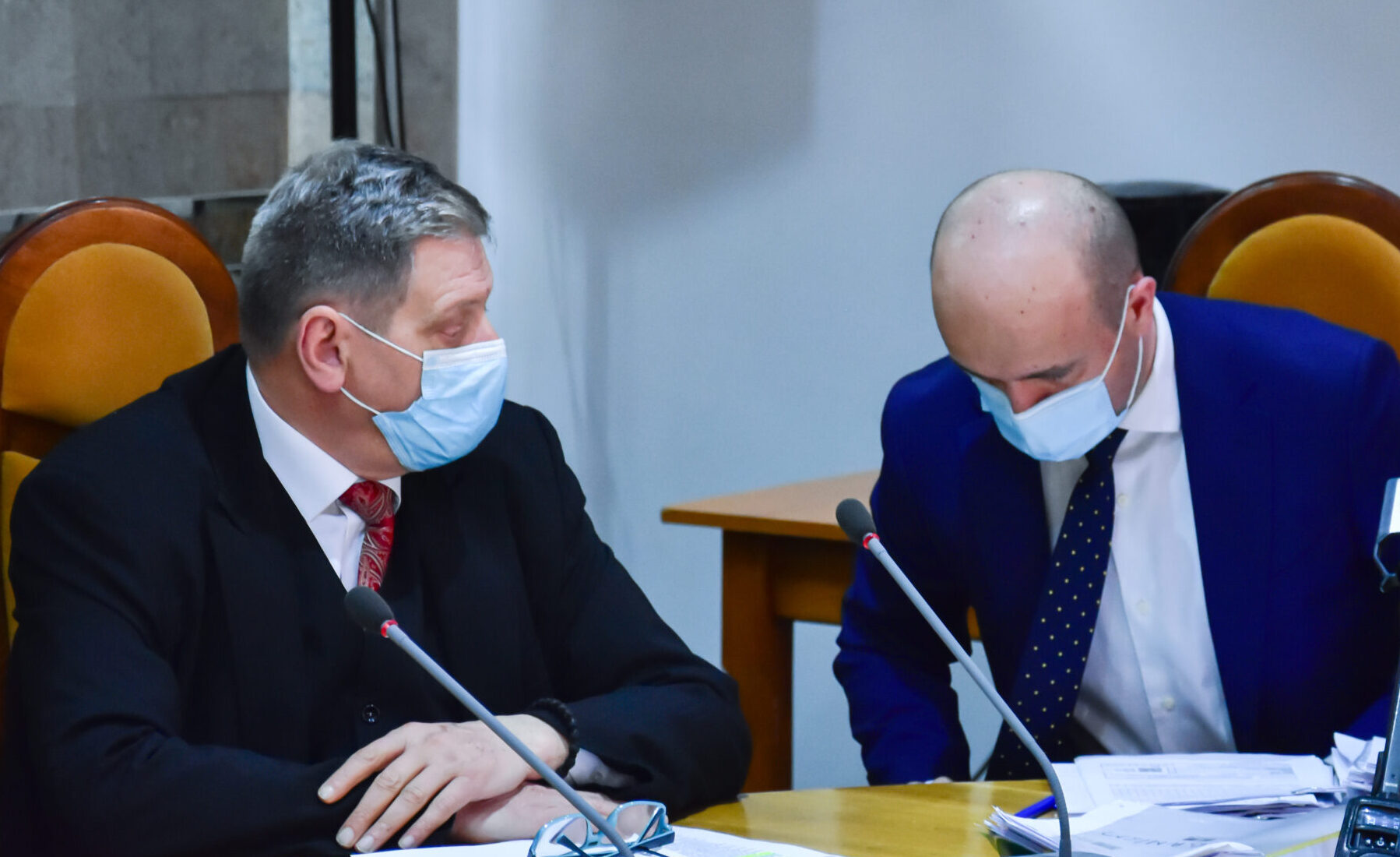 Primarul Pintilie apostrofat de vicele Rățoi. Iluminatul festiv va fi ...